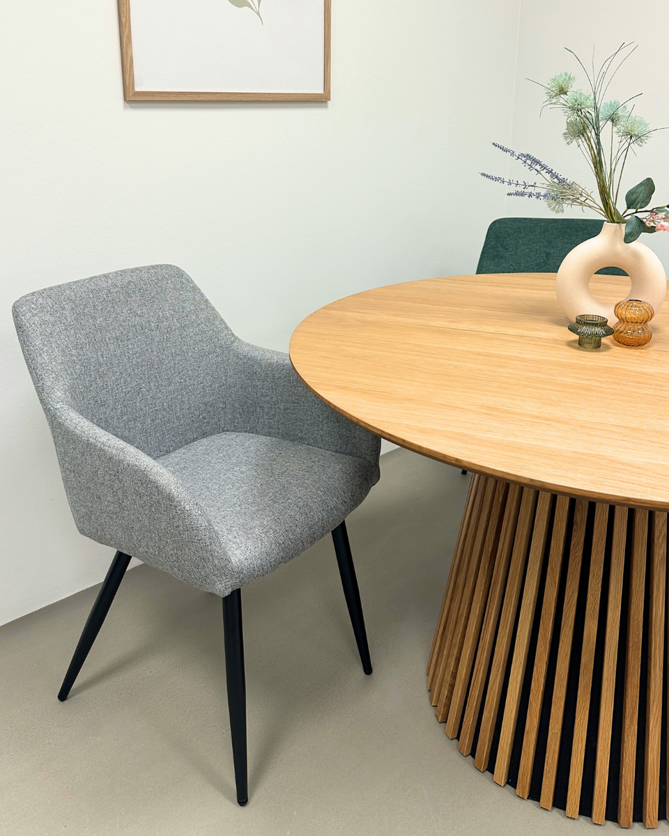 Jenna - Chaise de salle à manger en tissu gris avec pieds noirs– Nimara.fr